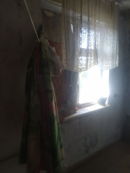 Срочно продаётся 2 х ком квартира.  Город Чирчик 4-тый этаж без ремонт