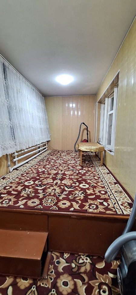 Своя 2/3/4 за Фархадским рынком.