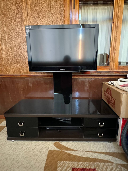 Samsung tv 32 podstavkasi bilan sotiladi