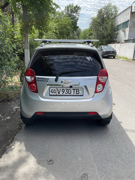 Продам машину спарк.