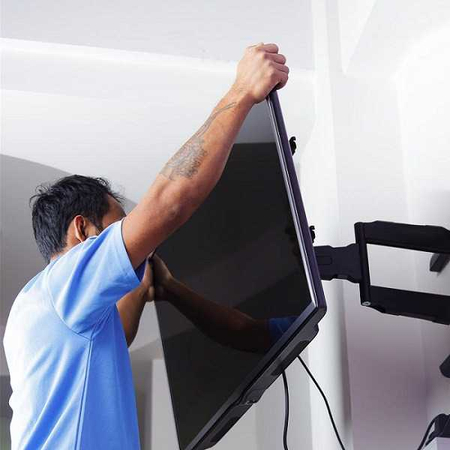 Установка TV на стен. Аккуратная установка плазменное телевизори на с.