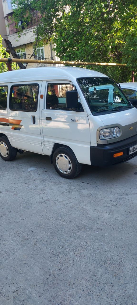 Damas 2021 yil rangi oq
