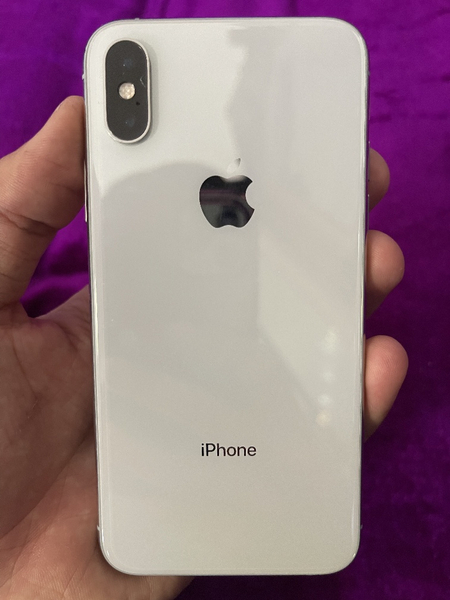 Iphone XS emkost 74%   64 GB