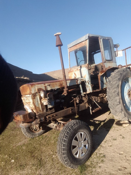 Tiroktor sotiladi kampilekt puligi ham  narxi kelishiladibor dakument
