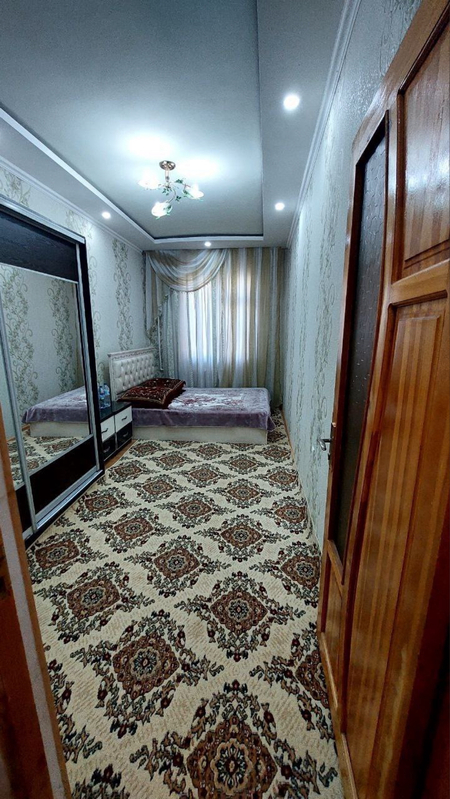 Kvartiraga 2 kishi kerak