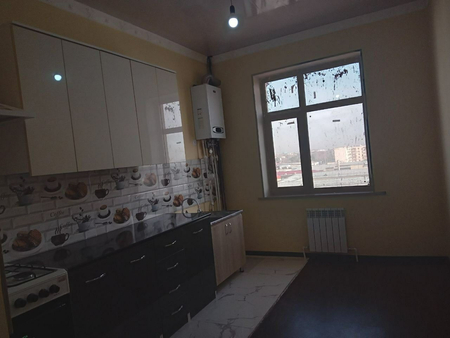 Barkamol avlod roʻparasida 9 etajkada 7 etajda 2 xonali uy 77 kv