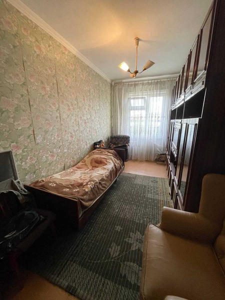 uy sotiladi qoyliq masiv 1 karzinkani yoni 4xona 3 etaj 65000
