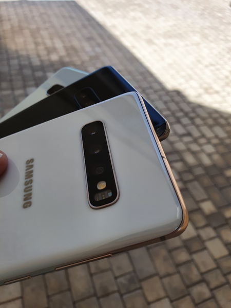Samsung Galaxy S10 PLUS DUOS. OzU 8/512 GB. Garantya beriladi.