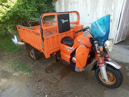 Lochin rusumli mototsikl sotiladi