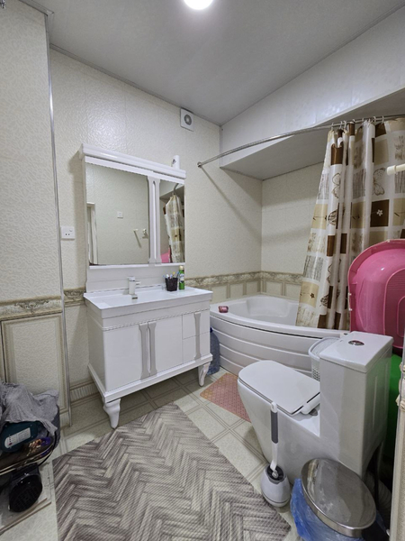 Продается 3 ком. Квартира на 2 этаже площадью 103 кв.м ор. 17 школа