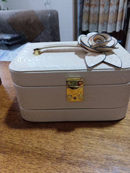 Продам фирменную шкатулку