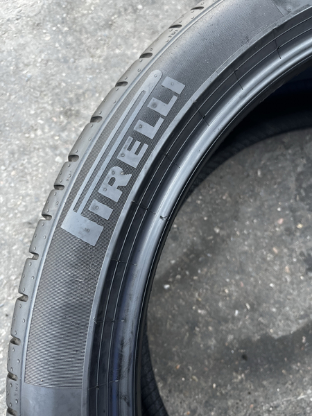 265. 40. R 22 Pirelli  P. Zero