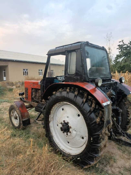 Traktor sotiladi