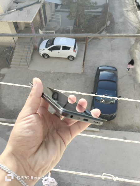 Realmi 8i 4/64 qora