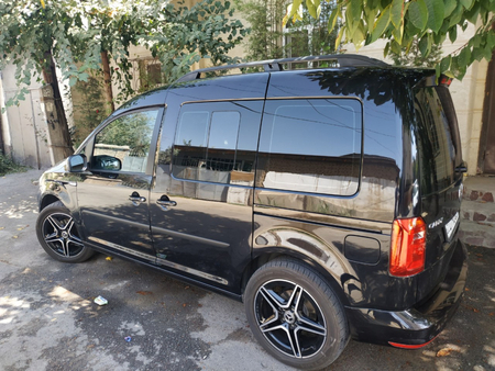 Wolkswagen Caddy Black