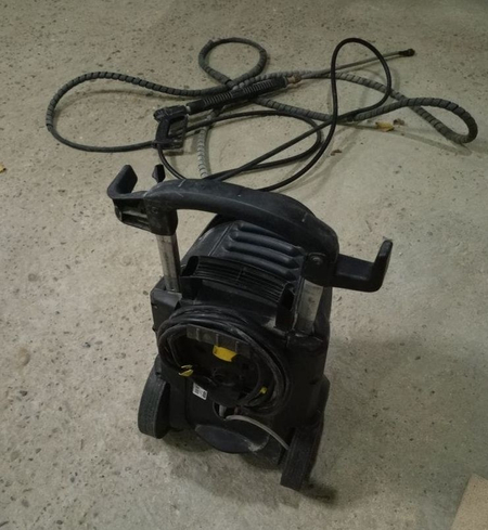 Карчер мойка  профессиональ HD 220 v