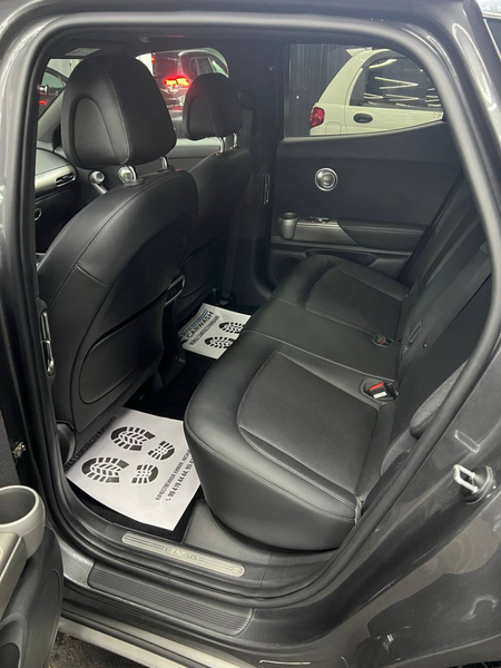 Продается Genesis GV60