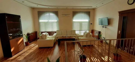 Yakkasaroyda tayyor 500 m2 ofes jiraga beriladi