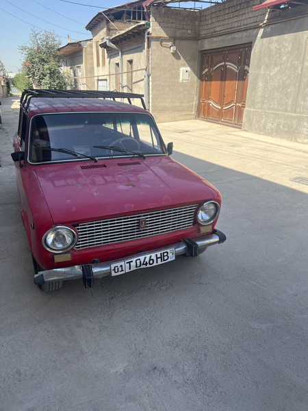 Vaz 2102  sotiladi