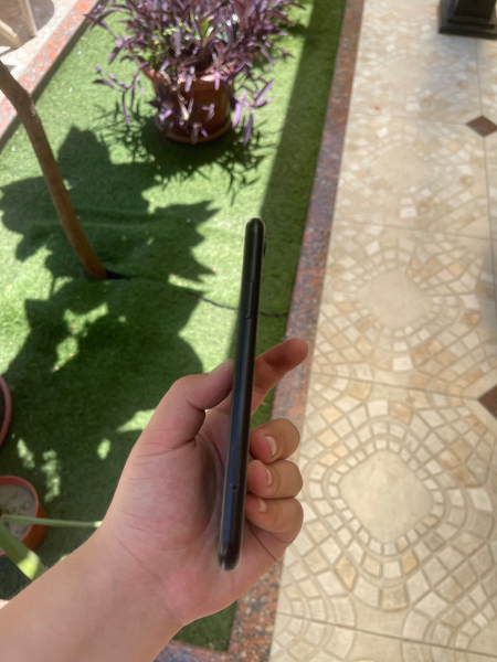 Ayfon xr sotiladi