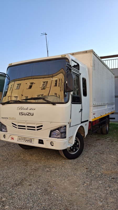 Isuzu yili 2009.
