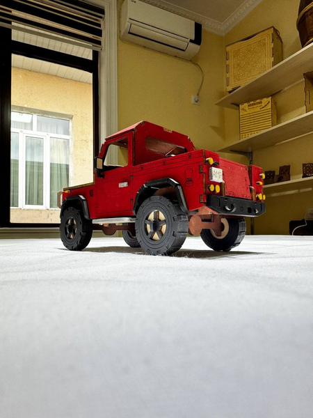 Подарочные сувениры из дерева от DARAXT UGP. Джип LAND ROVER TRUCK.