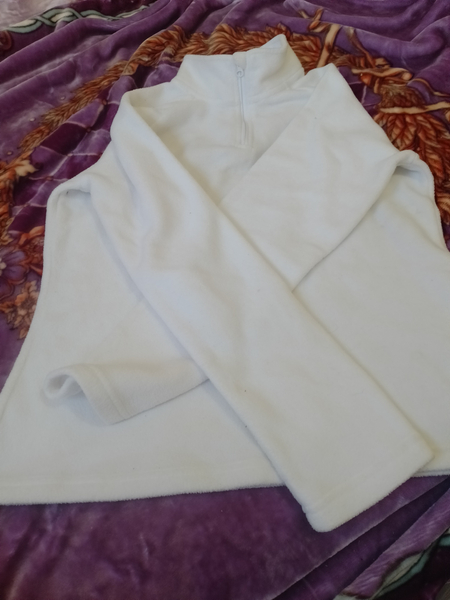 Svitr material felisoviy yumshoq 46 razmer