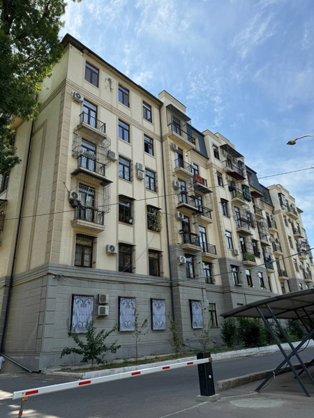 Нежилое помещение под любой бизнес 1358кв.м срочно с кадастром