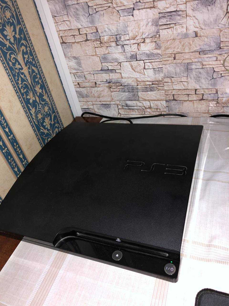 Playstation 3 slim в идеальном состоянии.