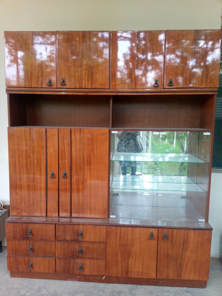 Mebel sotiladi (сервант)