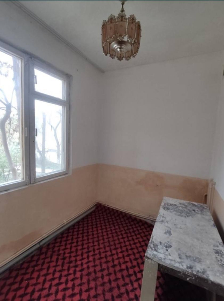 Срочно продается на Авиасозлар-4 (1в2/2/4 сред ремонт балкон 1.5х3)