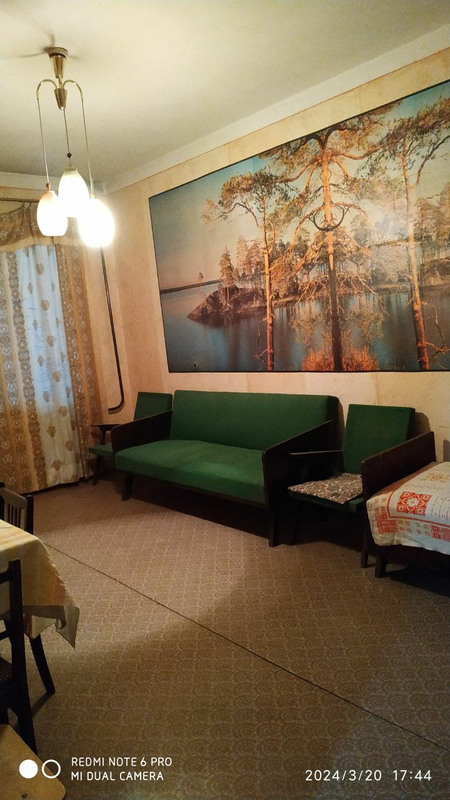 Продаётся трёх комнатная квартира.