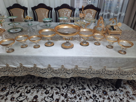 Богема, новый, не использвенный.  1 большой, 2 средний, 6 конфетница