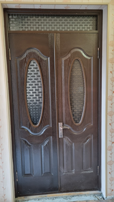 Продается дверь деревянная б/у.