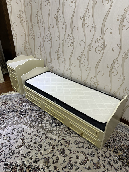 Детская кровать с матрасами