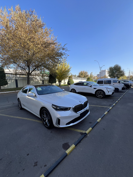 BMW i5 нотариус