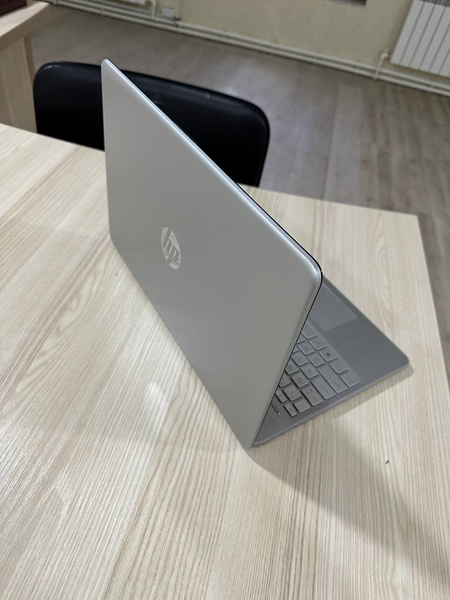 Notebook Hp i5 8gb 256gb yangi
