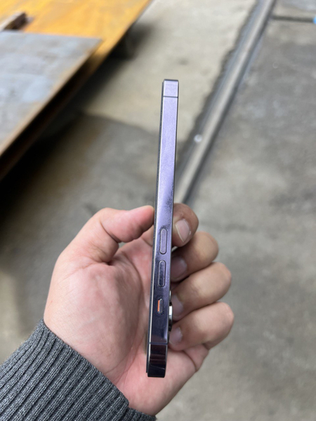 Iphone 14 pro purple