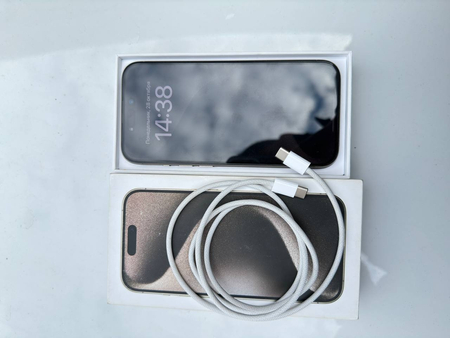 iPhone 15 pro srochna ideal  60sikl