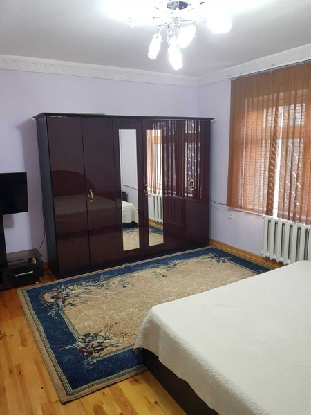 ул.С.Азимова Японское по-во 4-комн 2/5 105 м² кирпич 77-серия средняя
