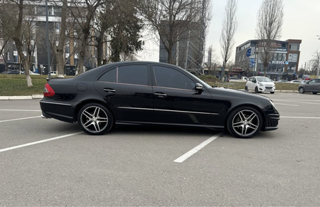 Mercedes Benz W211