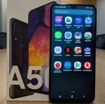 Srochna telefon sotiladi