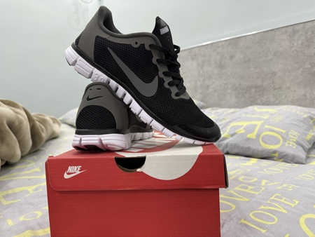 Продаются кроссовки nike3.0 р42.