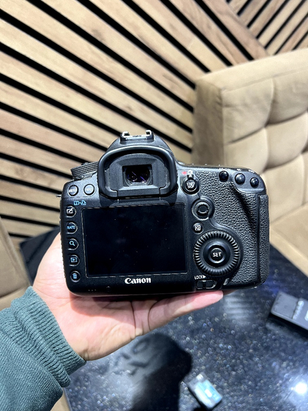 Canon 5d mark 3 sotiladi
