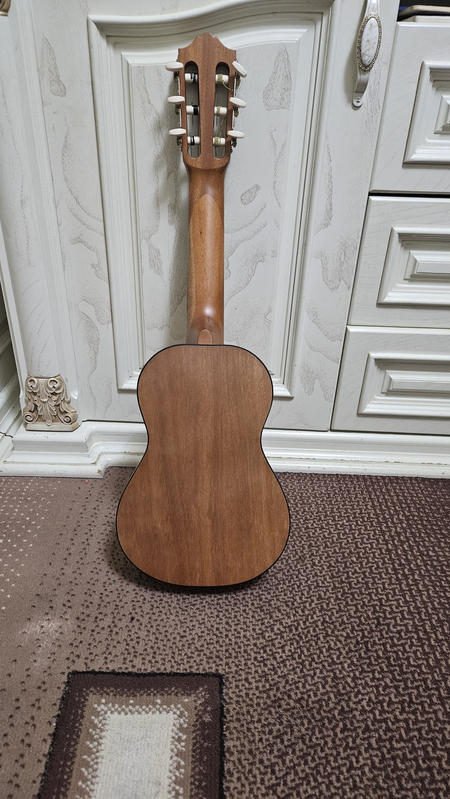 Gitara yamaha sotiladi  ukelele argina indaneziya
