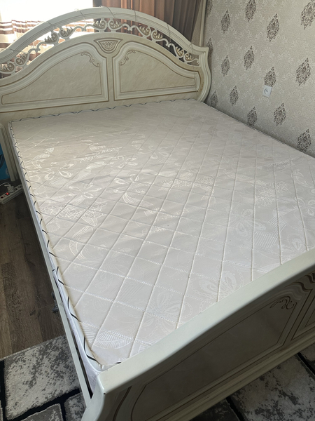 Продаётся комплект (кровать, шкаф, тримо, 2тумбочки)