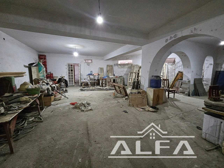 160m² magazin +150m² podvali bilan birga sotiladi.