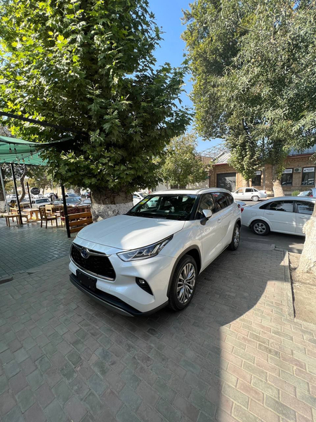 Tayota Haylander sotiladi 6000 probeg