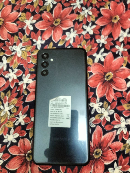 Samsung M13 xolati yaxshi