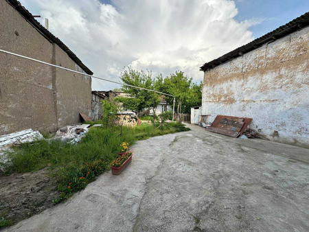 Продается участок в Алмазарском районе ориентир дет.сад № 271 (А)